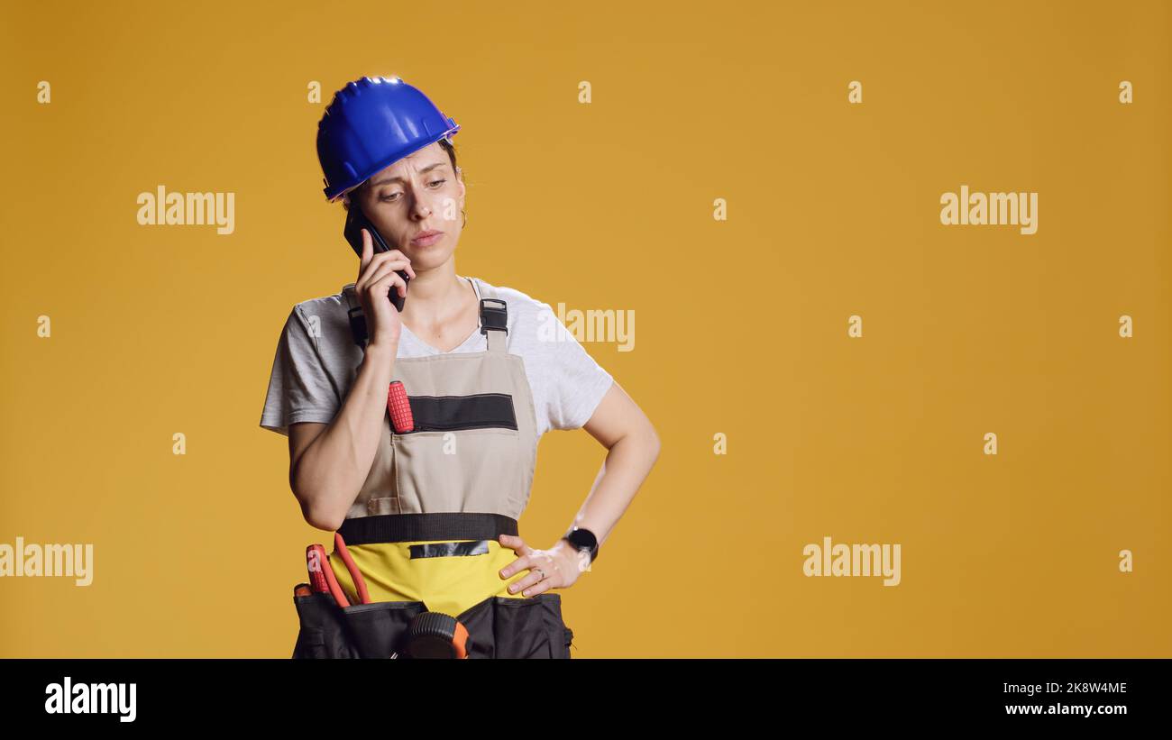 Female line repair hi-res stock photography and images - Alamy