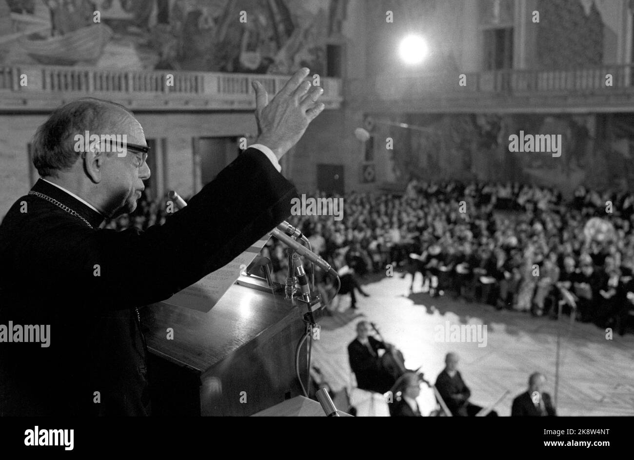 Oslo 19740210. Archbishop Helder Camara is presented to the People's ...