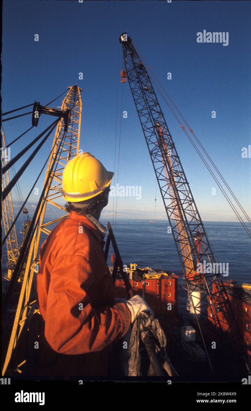 Ntb oil workers oil drilling working hi-res stock photography and ...