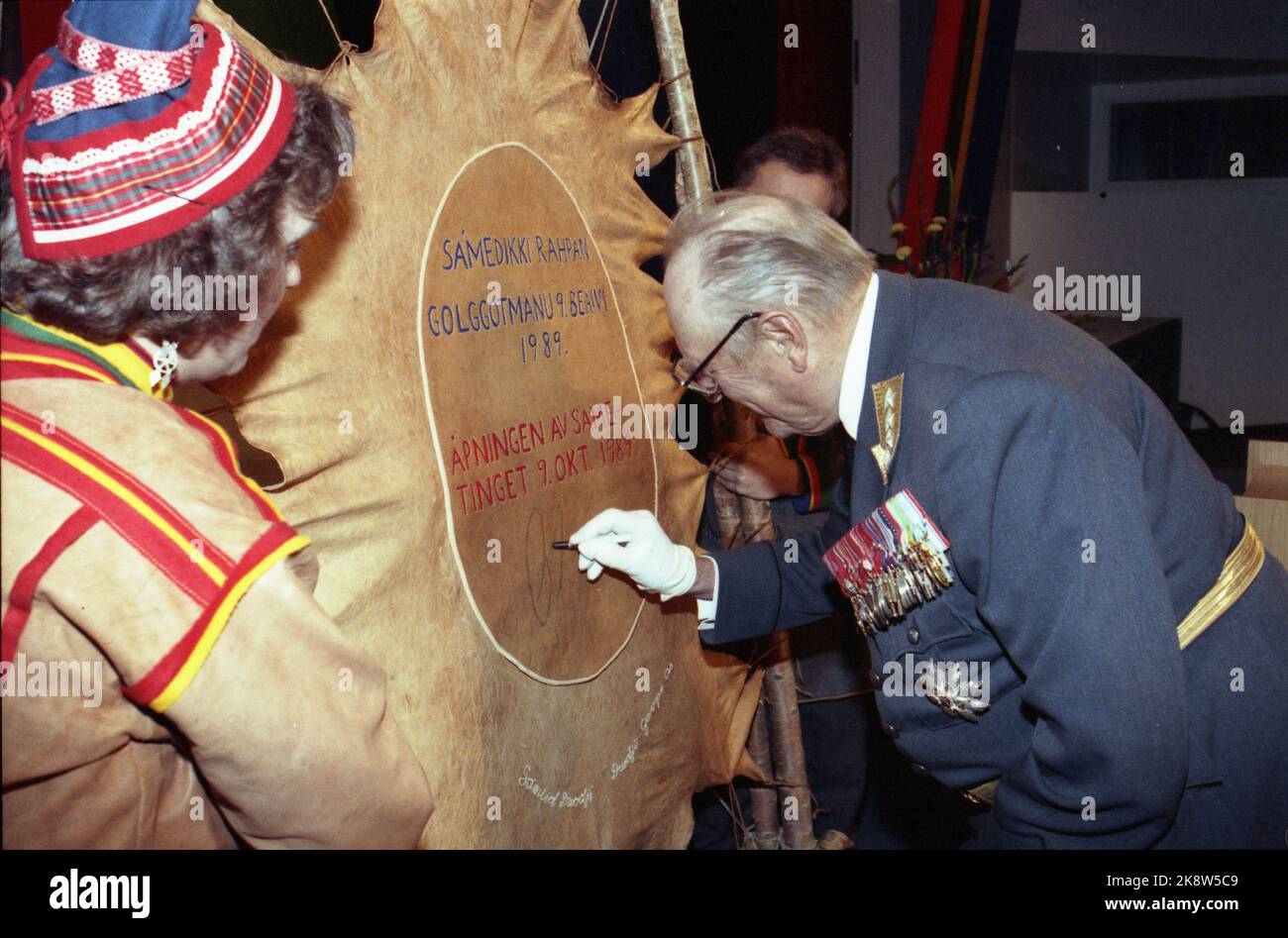 Karasjok 09.10.1989. From the opening of the first Sami. King Olav ...