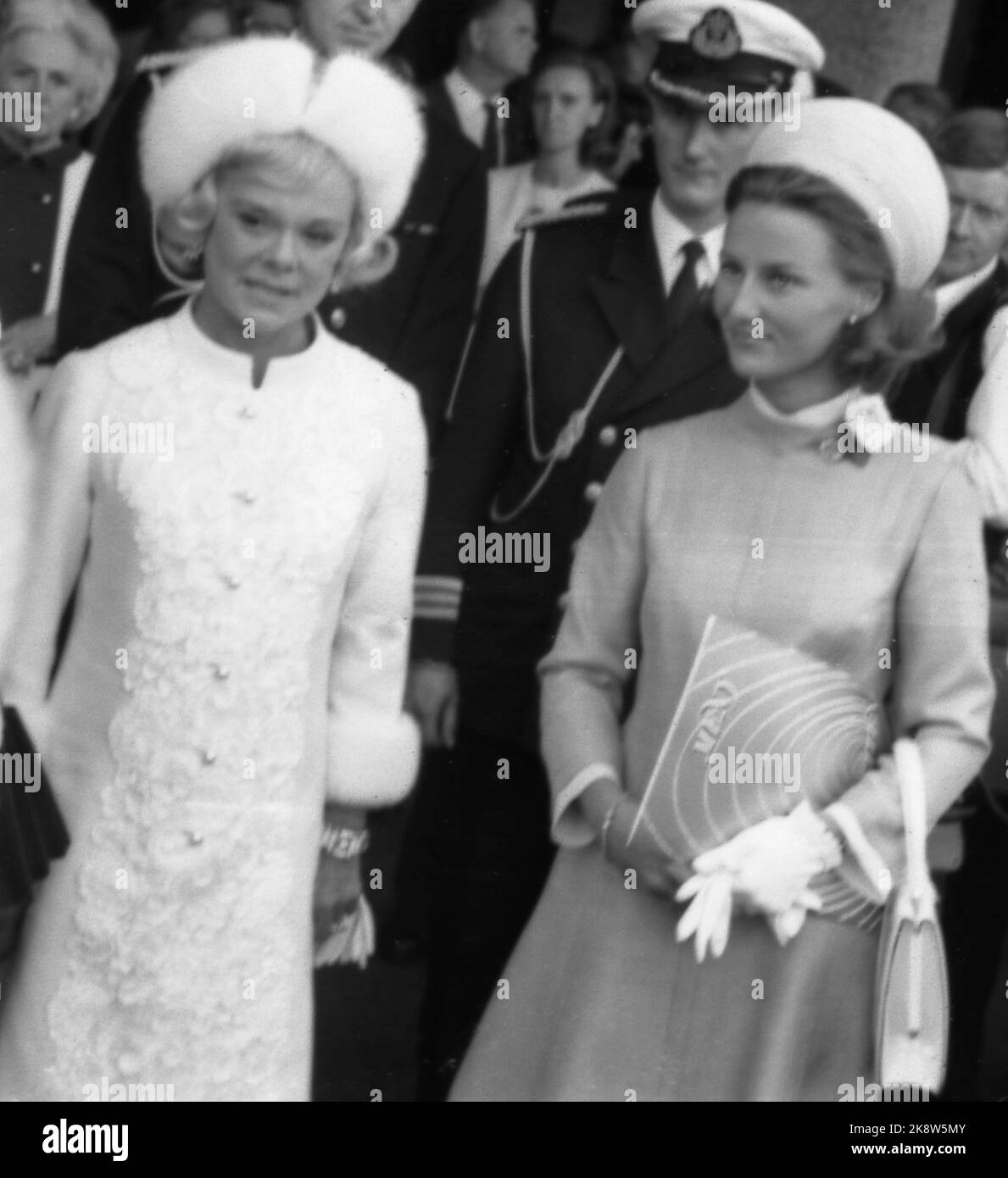 The opening of henie onstad art center from v hi-res stock photography ...