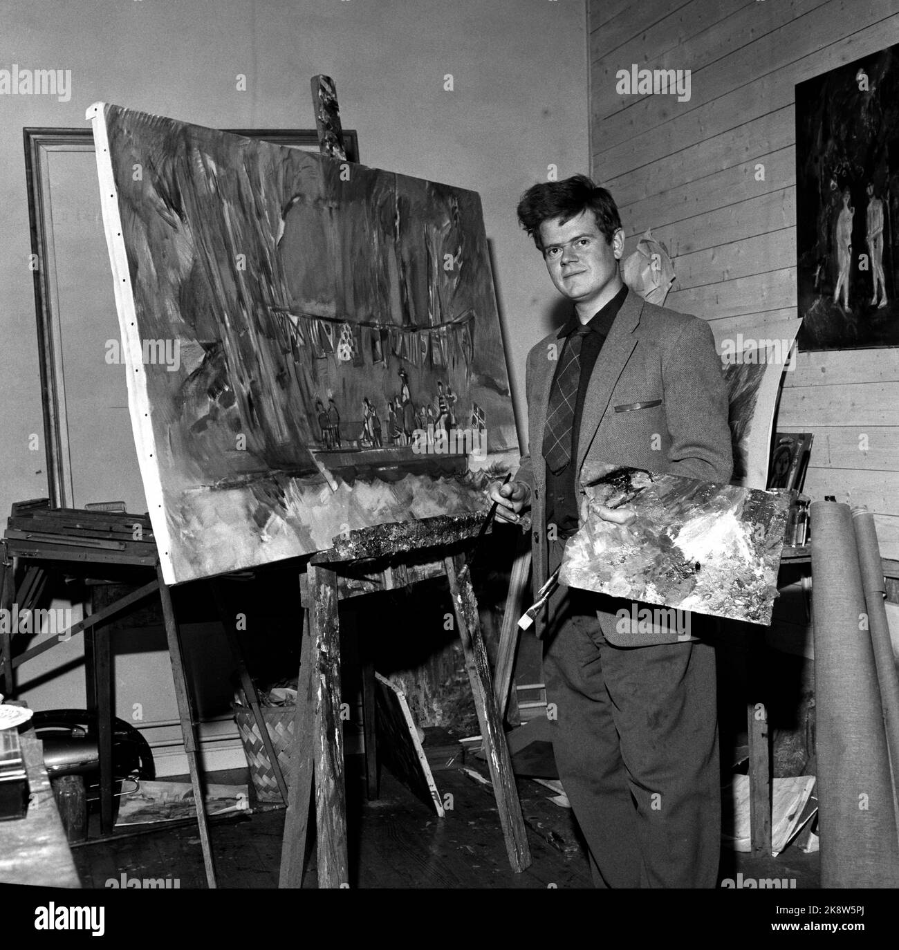 Oslo 19601108 Artist Thorstein Rittun in working with a painting in the ...
