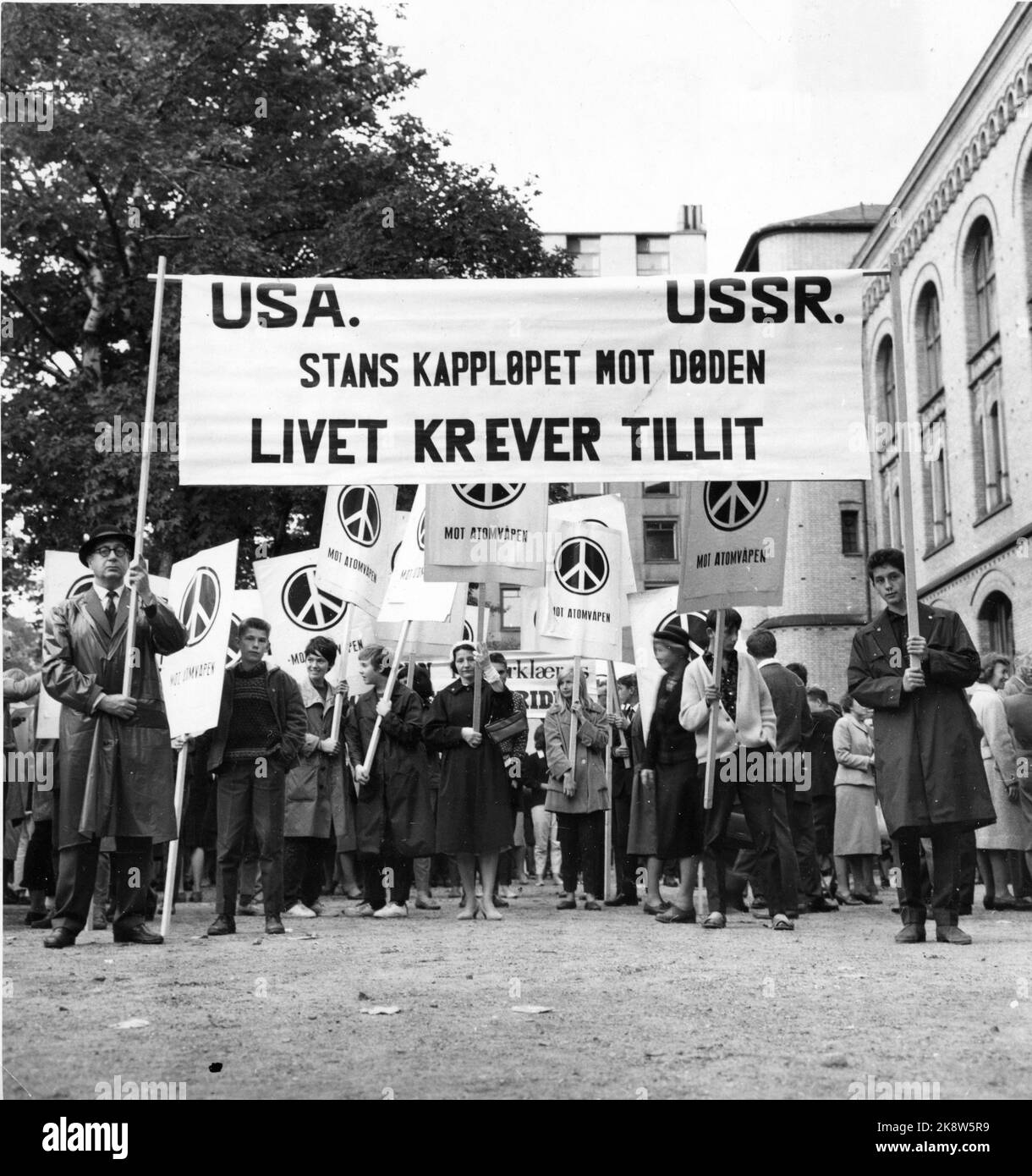 Ntb ntb nuclear weapons demonstrations hi-res stock photography and ...