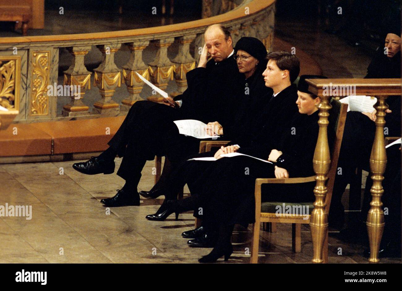 Oslo 19910120: King Olav's death. Memorial service in Oslo Cathedral ...