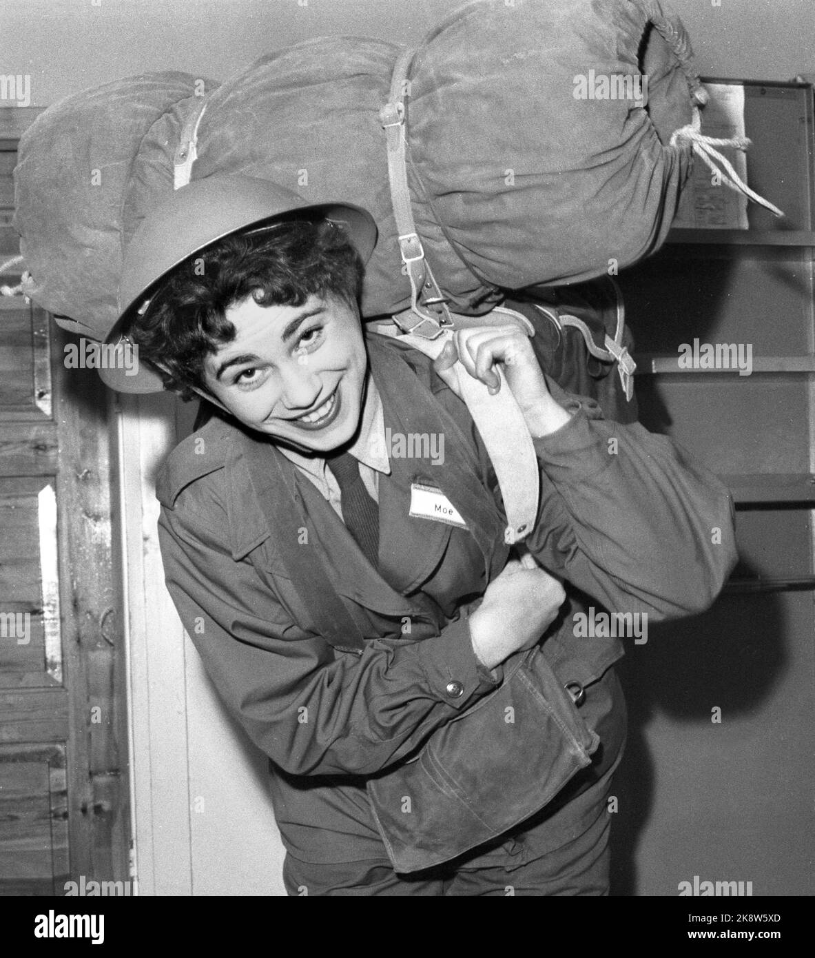 Lahaugmoen at Oslo December 1959. Soldiers in make-up: Women in uniform. Menig Inger Moe with up ...