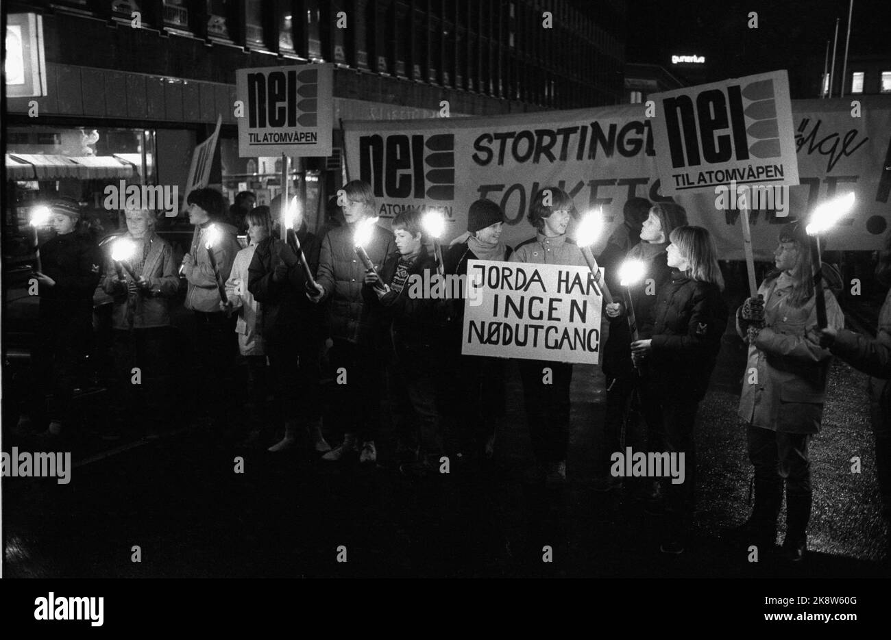 Oslo 19821116 Demonstration against nuclear weapons. No to nuclear ...