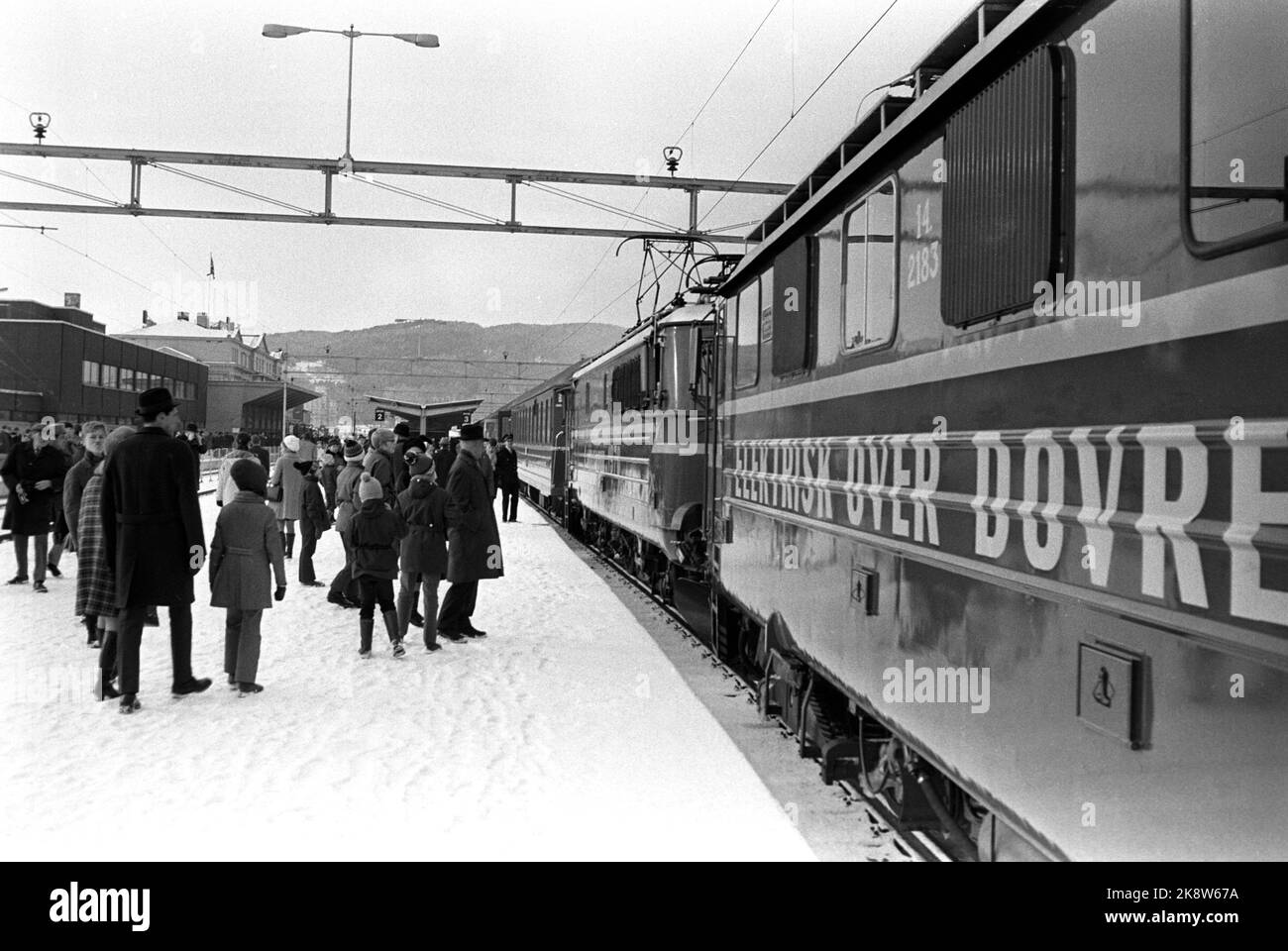 Trondheim 19701101 Dovrebanen is finally electrified right up to ...