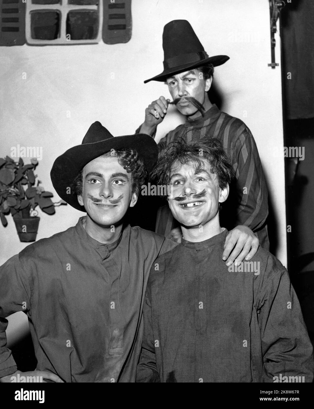 Oslo 195703. The first litter with pupils from the theater school has ...