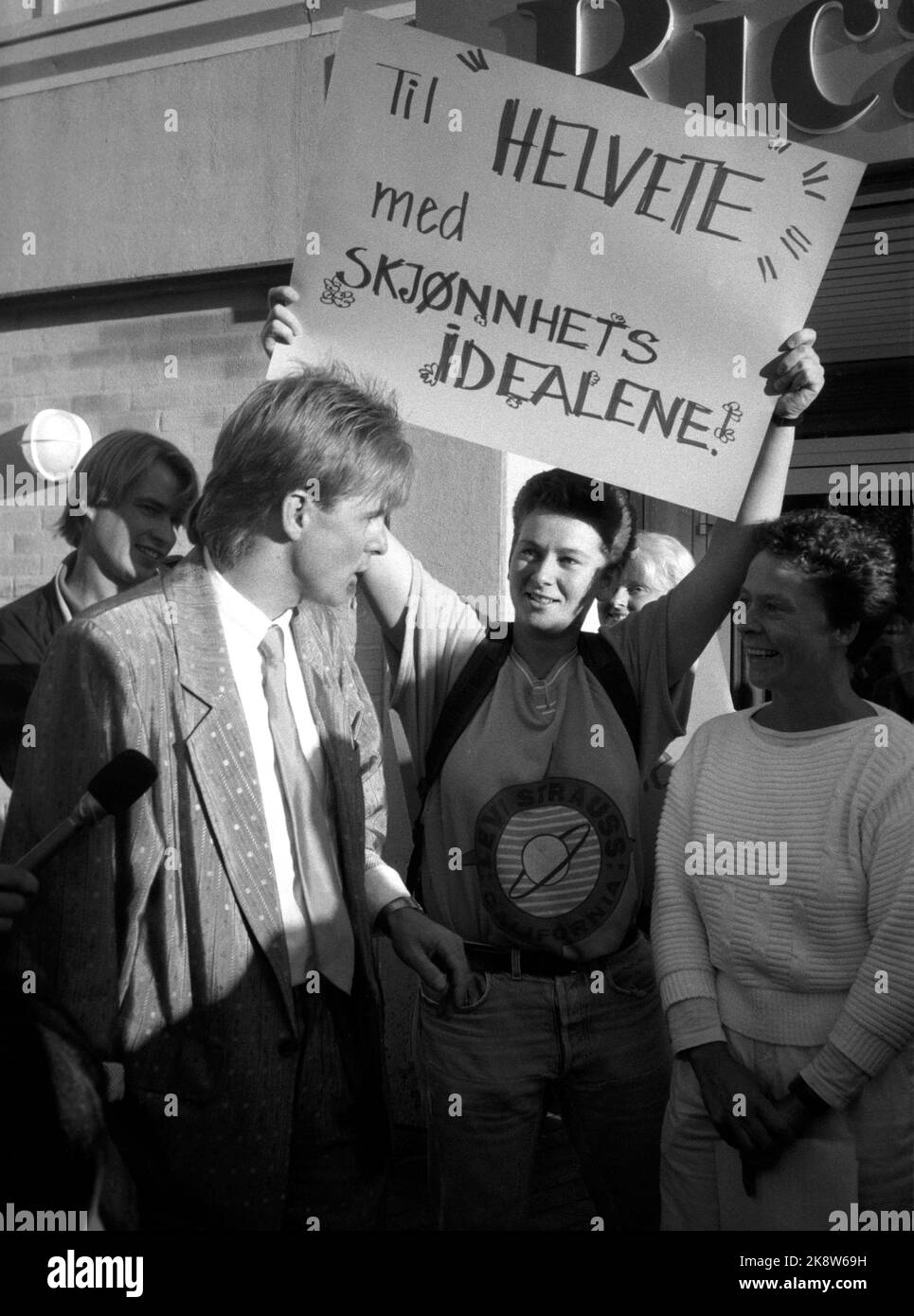 Oslo 1986-08-20: The award of Miss World of Norway in Rica Restaurant ...