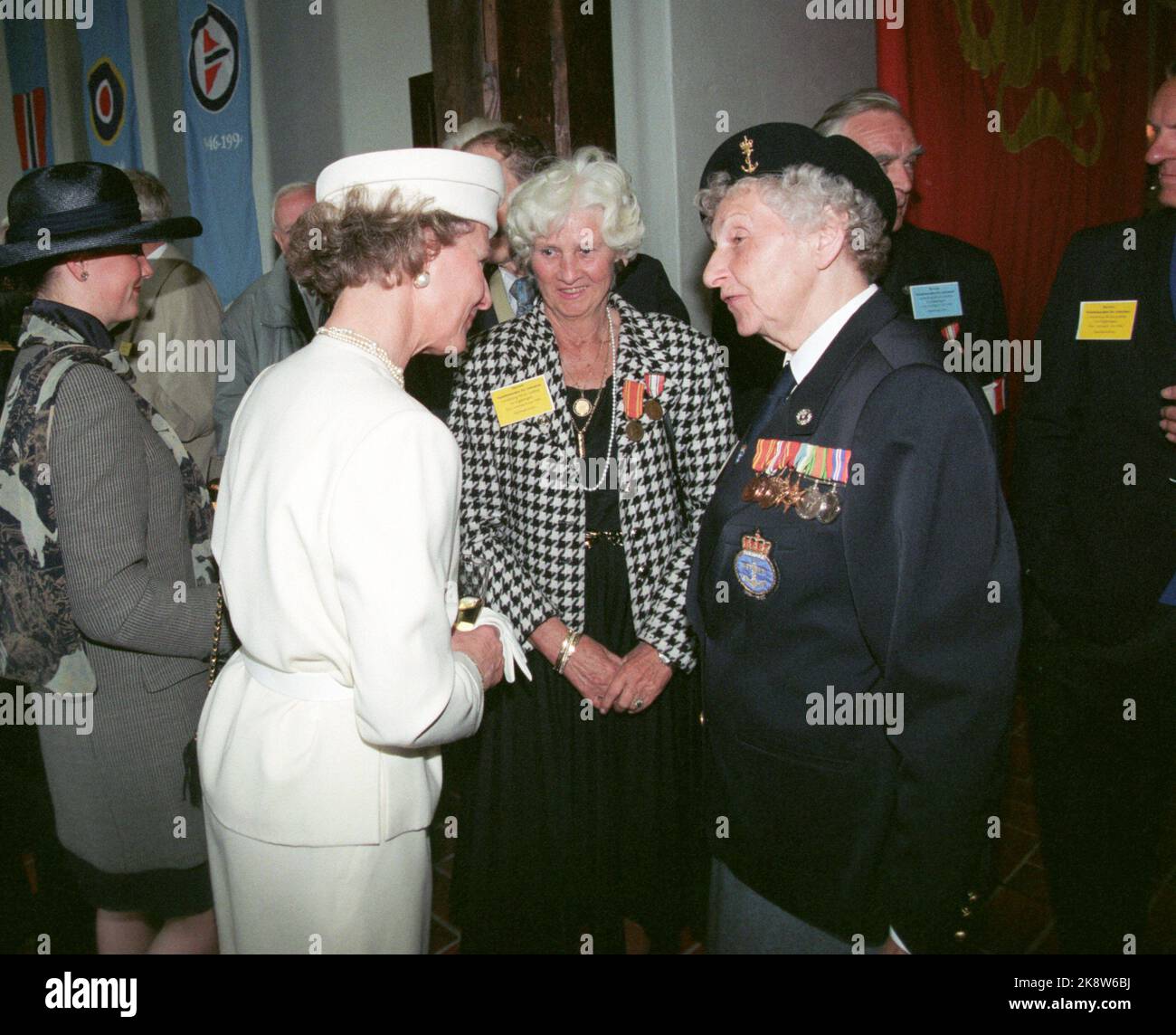 Family at war hi-res stock photography and images - Alamy