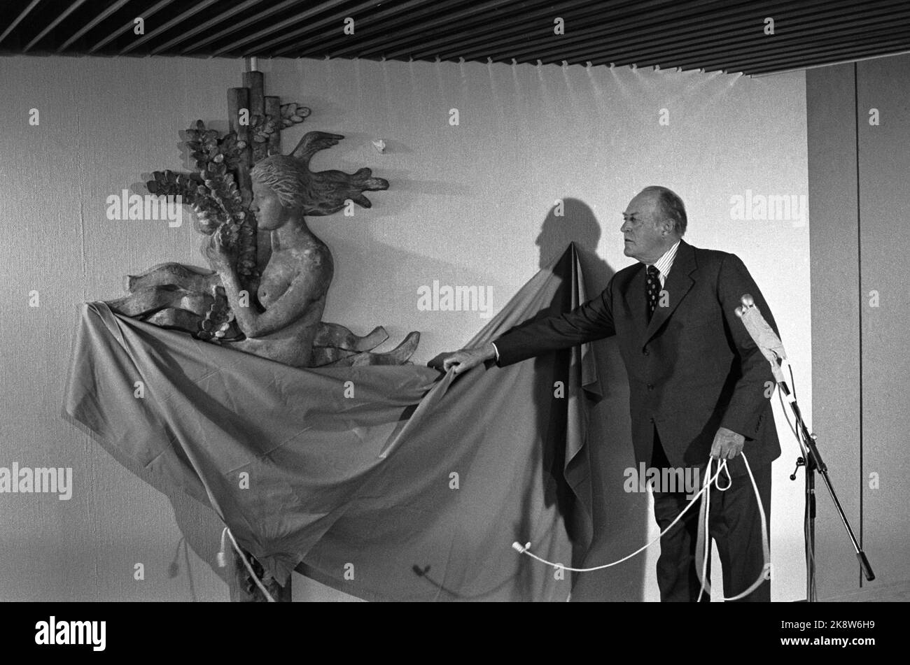 The North Sea 19780508 King Olav opens the Frigg field by unveiling a ...