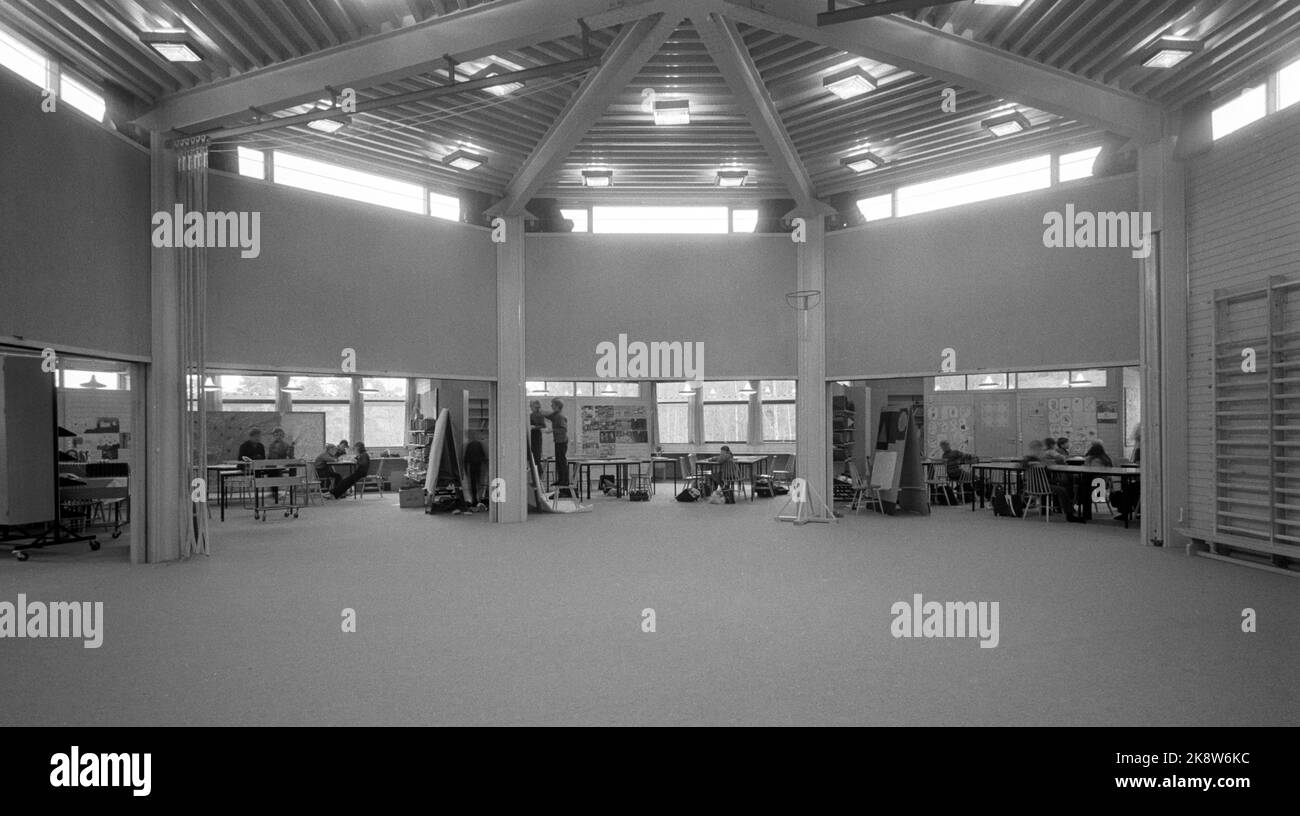 Hvaler 19691206 The Eight Edge of Hvaler The school was designed by Ole ...