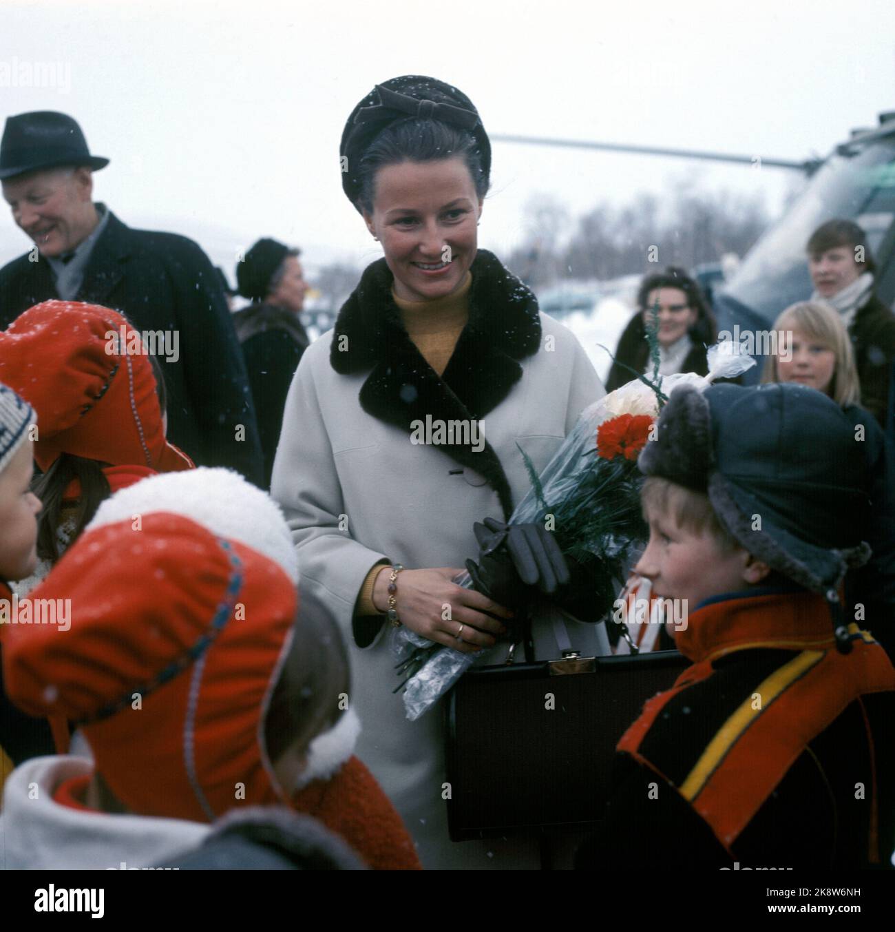 Crown princess sonja with the children hi-res stock photography and ...