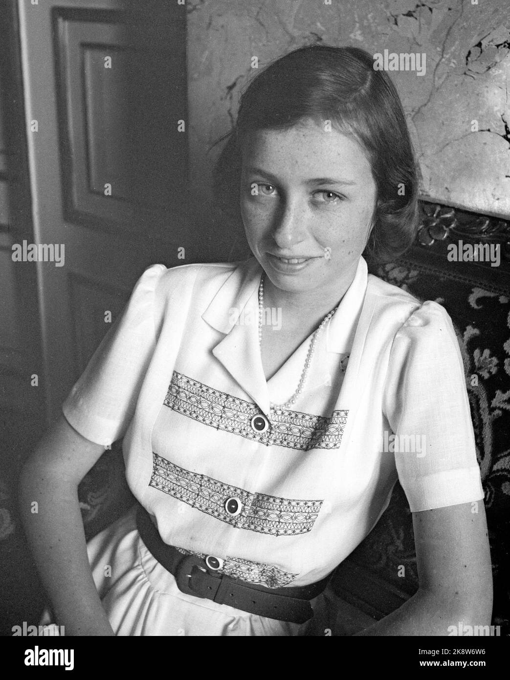 Oslo 19450608. Princess Ragnhild photographed at the castle in ...