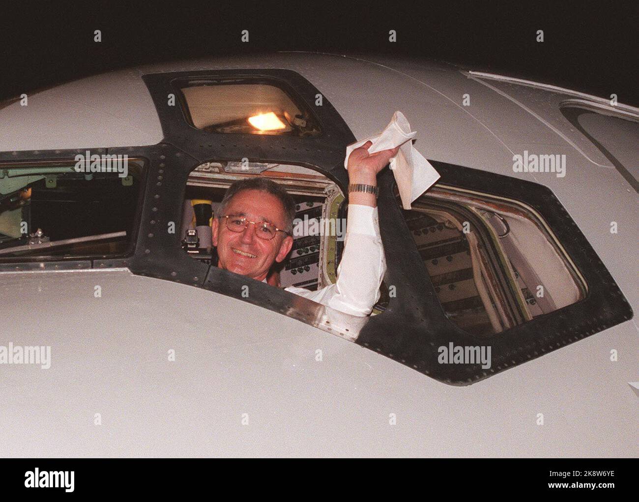 Oslo. Last flight. Captain Terje Gorgas from Fredrikstad waves goodbye ...