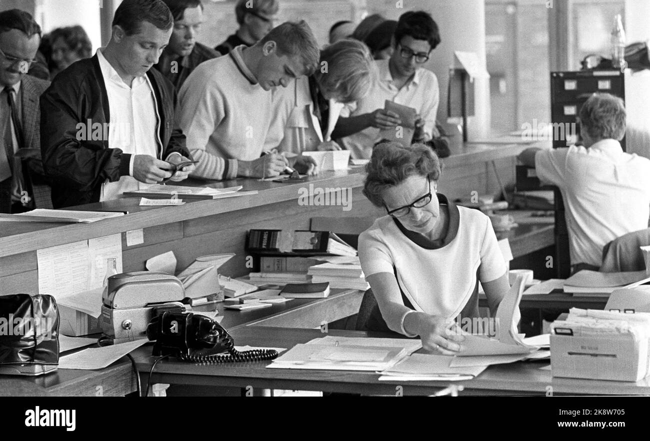 Oslo 19690815. The University of Blindern. Semester start. Here, papers ...