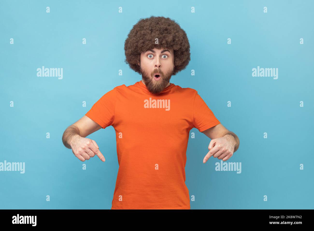 Shocked man looking down hi-res stock photography and images - Alamy