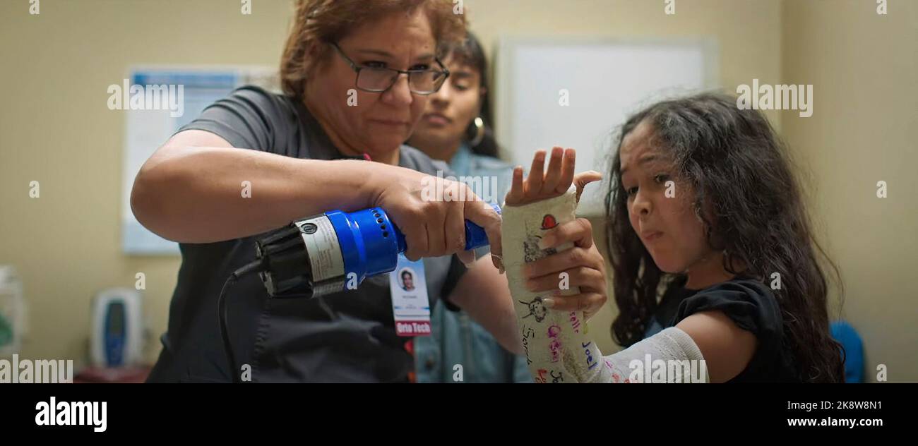 THE OTHER TOM, (aka EL OTRO TOM), Julia Chavez (back), Israel Rodriguez ...