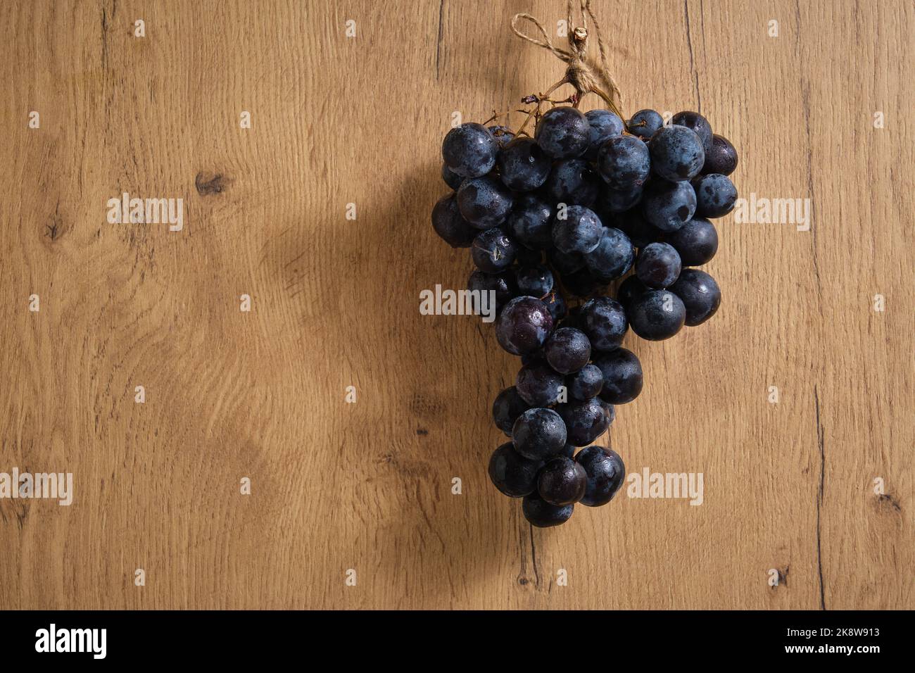single bunch of grapes fruit Stock Photo - Alamy