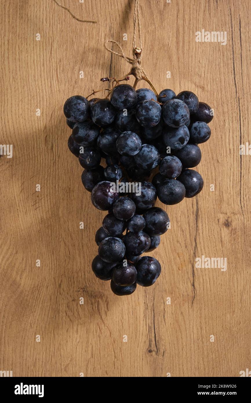 single bunch of grapes fruit Stock Photo - Alamy