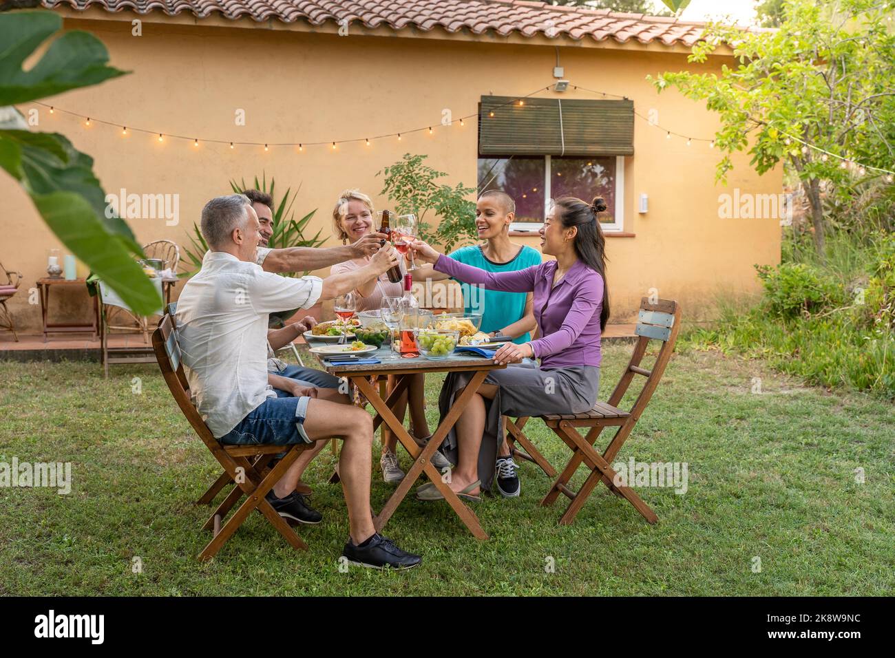 Cheerful backyard gathering family friends hi-res stock photography and ...