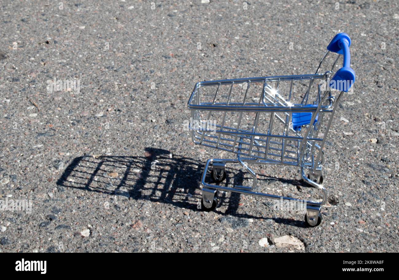 Box with shopping cart logo and Hungary flag, Import Export Shopping ...