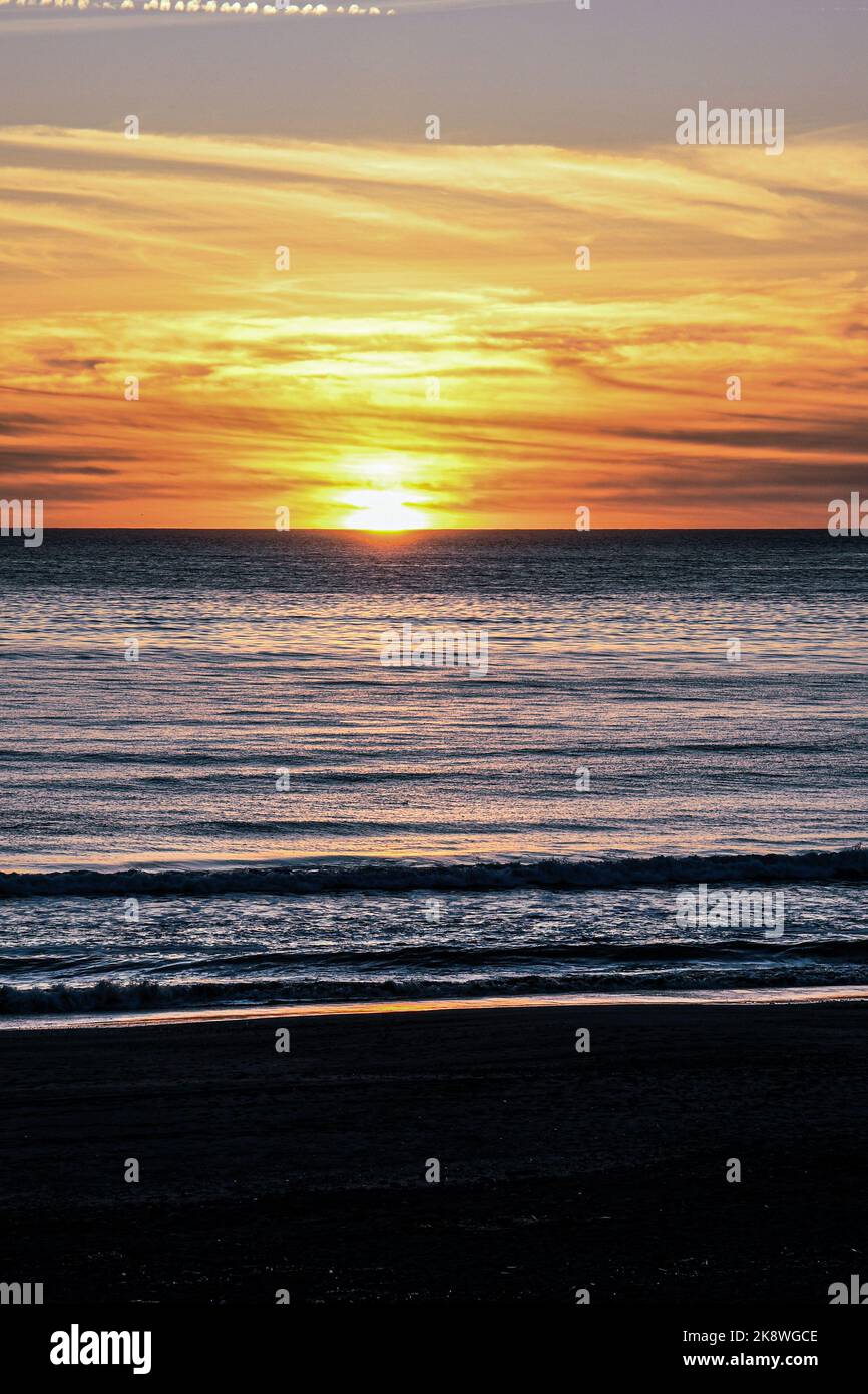 Coast at sunet hi-res stock photography and images - Alamy