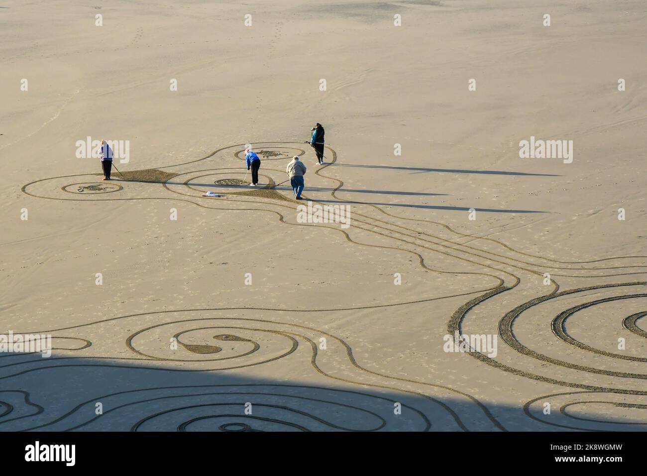People draw designs in the sand at Bandon Beach, Oregon Stock Photo - Alamy