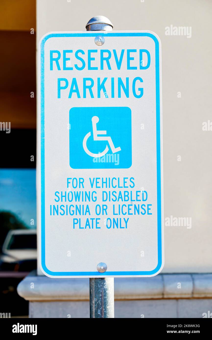 Handicap parking only sign hi-res stock photography and images - Alamy