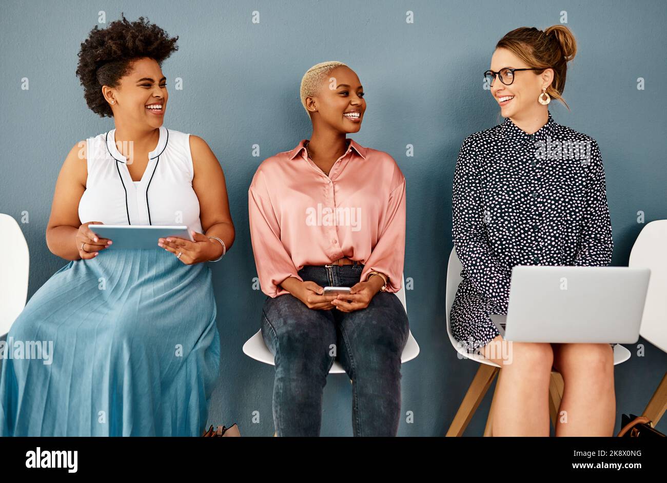 Guys in group laughing hi-res stock photography and images - Alamy