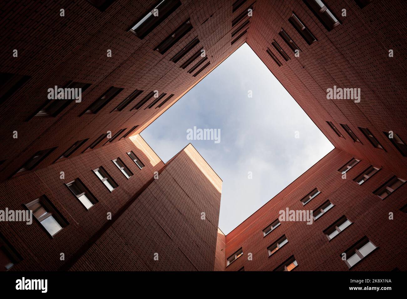 Red brick high rise building hi-res stock photography and images - Alamy