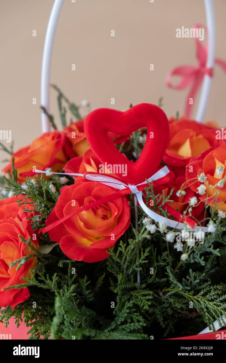 Bouquet of red roses decorated heart shape in hat box on light ...