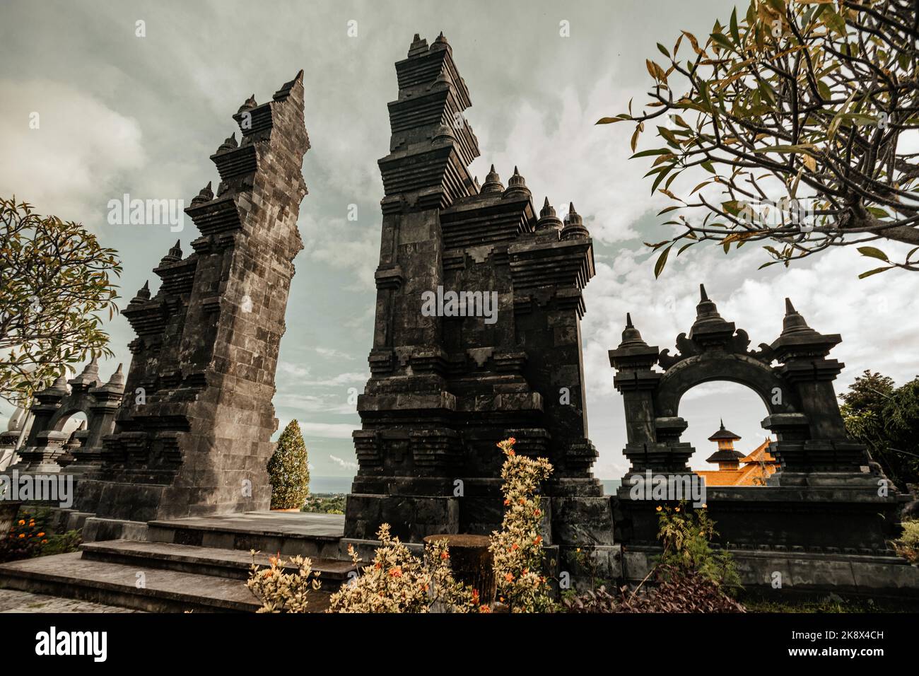 Gates to one of the Hindu temples in Bali Stock Photo - Alamy