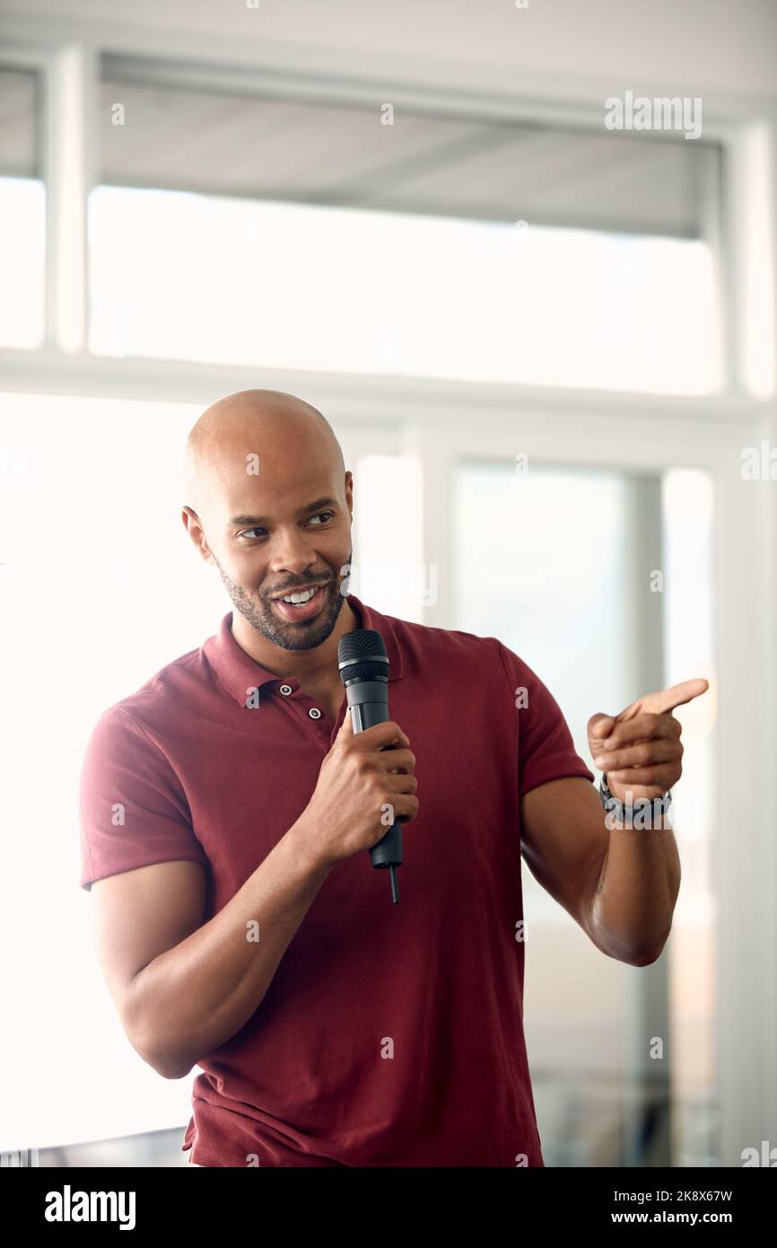 Candid speaking hi-res stock photography and images - Alamy