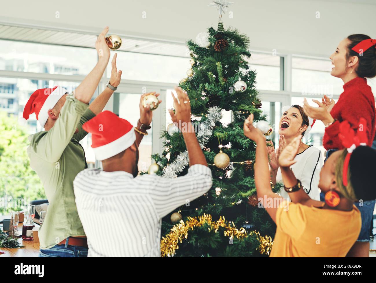 Professional decorating tree hi-res stock photography and images - Alamy