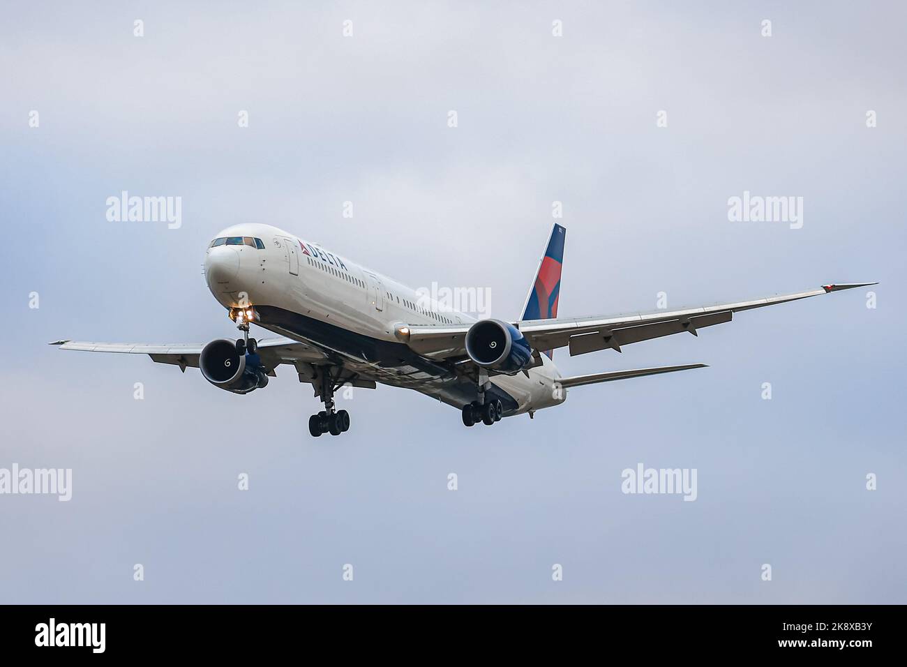 Delta airlines tail logo hi-res stock photography and images - Alamy