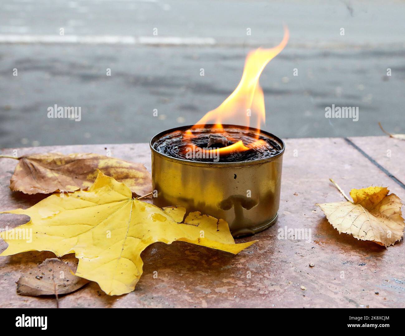 Non Exclusive: TARASIVKA, UKRAINE - OCTOBER 21, 2022 - A burning trench ...