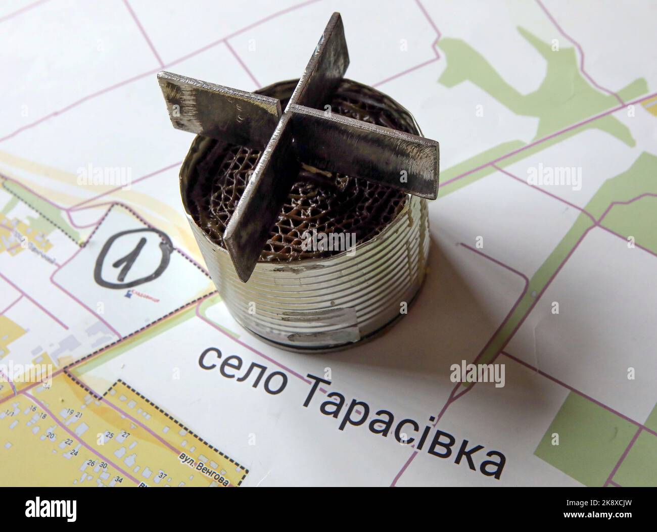 Non Exclusive: TARASIVKA, UKRAINE - OCTOBER 21, 2022 - A trench candle ...