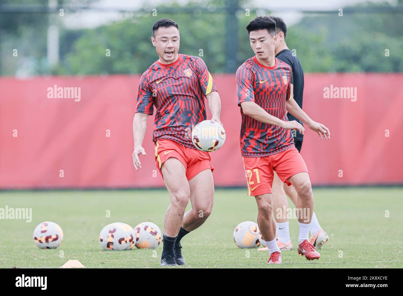 Hebei Football Club was training for the 19th round rescheduled match ...