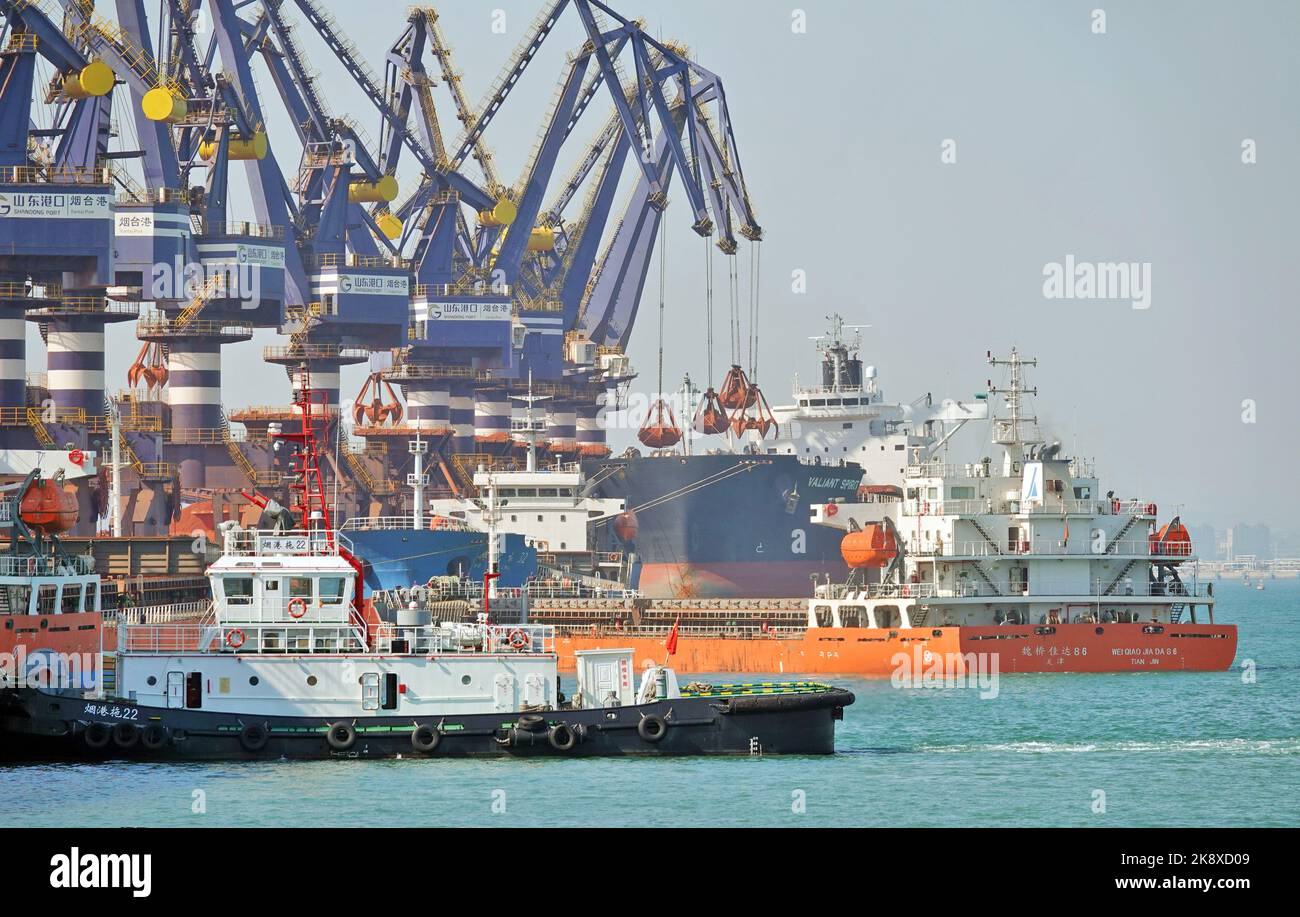 The ship unloader was unloading iron ores at the 400000 ton ore ...