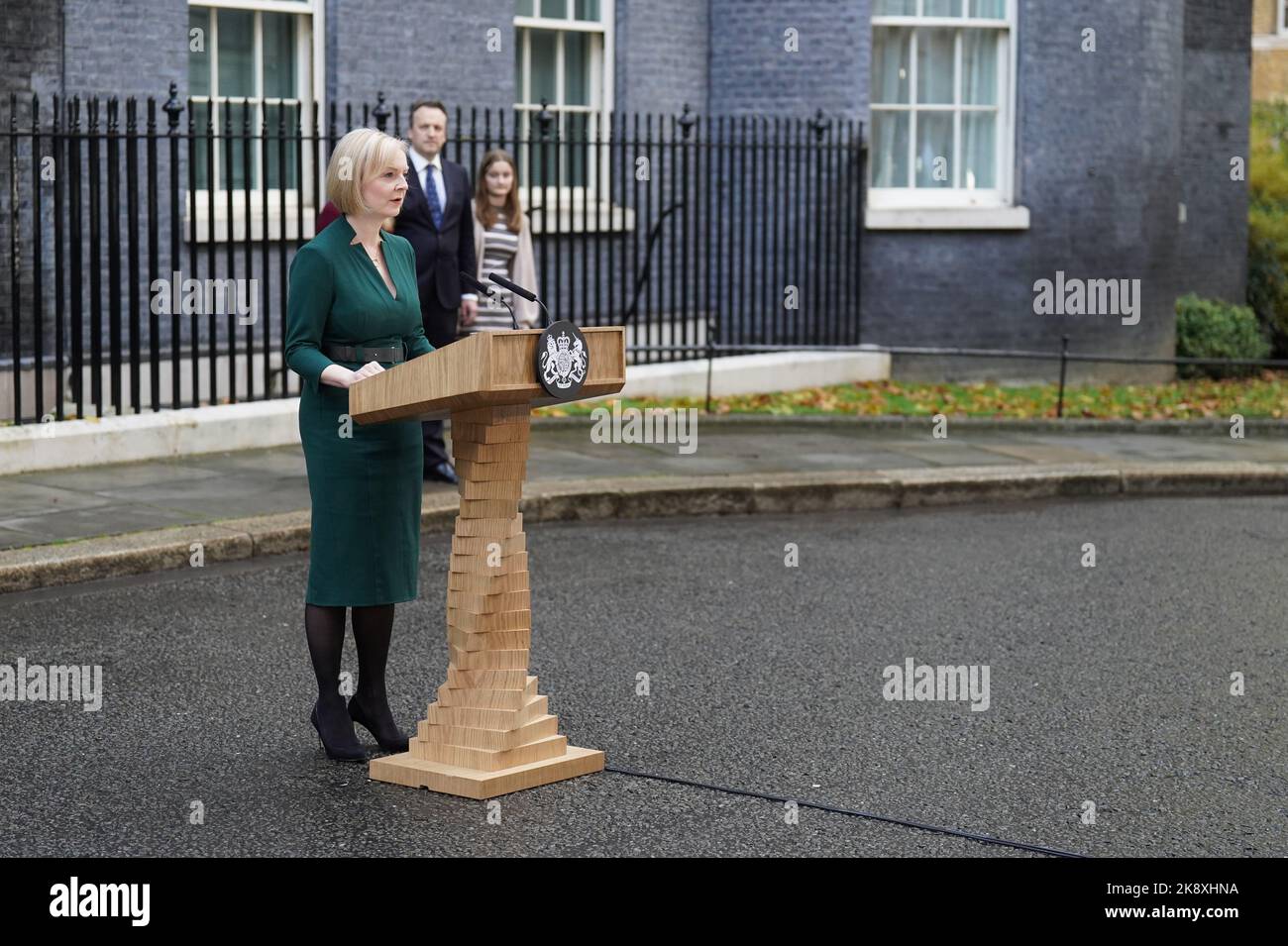 Outgoing Prime Minister Liz Truss making a speech outside 10 Downing ...