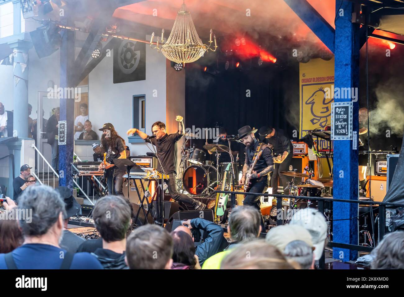 Der kanadischer SängerAlex Henry Foster & The Long Shadows live beim ...