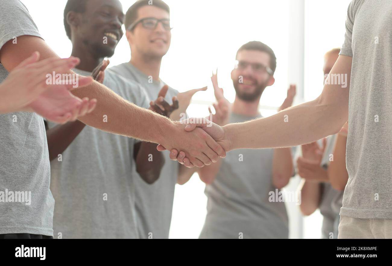 handshake of members of the contact group, to applause Stock Photo - Alamy