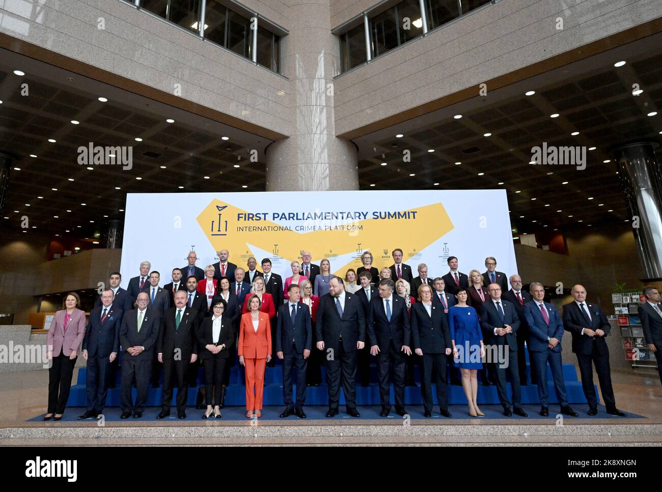 Joint photo of politicians after the arrival to the First Parliamentary ...
