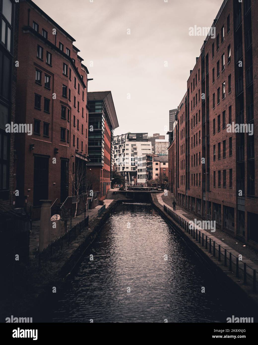 River between buildings hi-res stock photography and images - Alamy