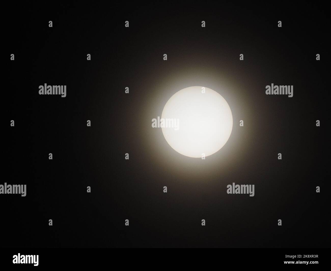 Sheerness, Kent, UK. 25th Oct, 2022. UK Weather: the partial solar ...