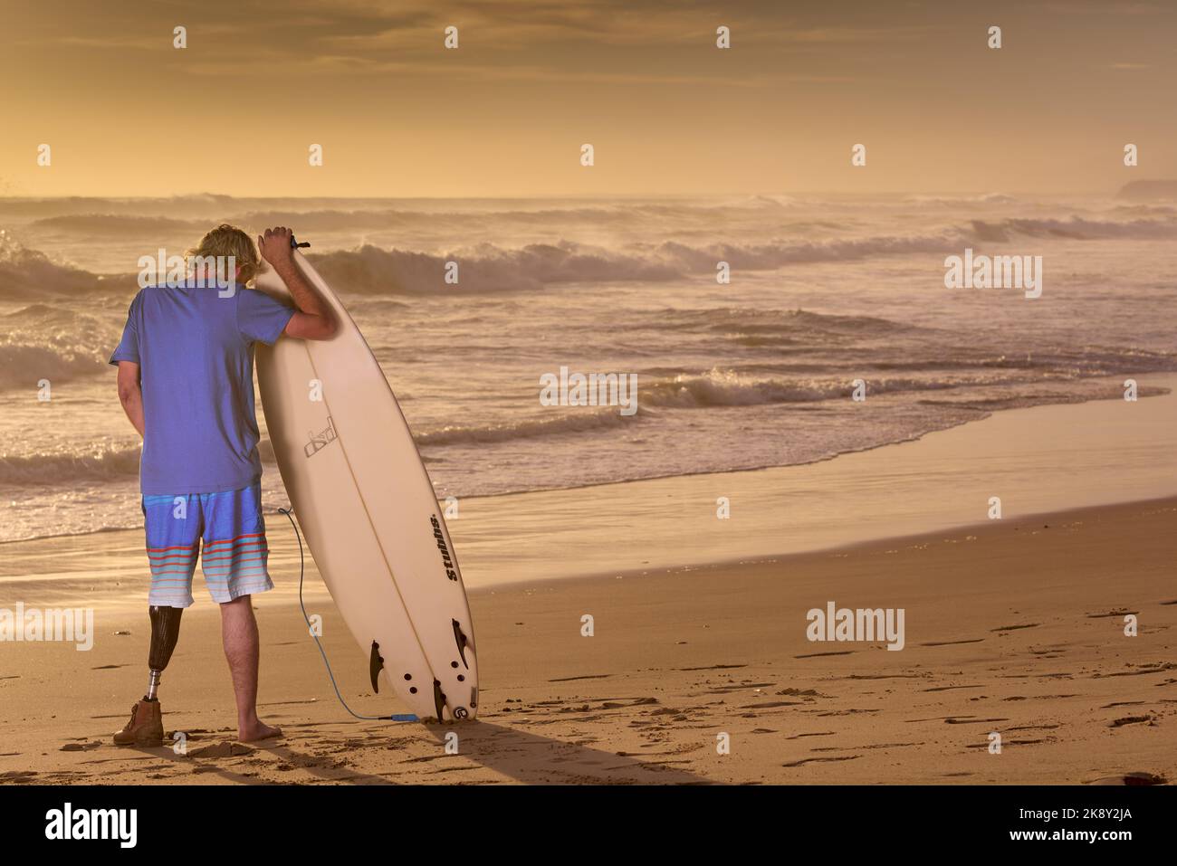 Disabled leg surfer hi-res stock photography and images - Alamy
