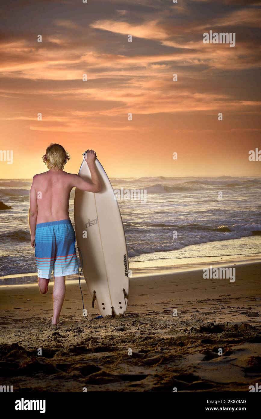 Disabled leg surfer hi-res stock photography and images - Alamy