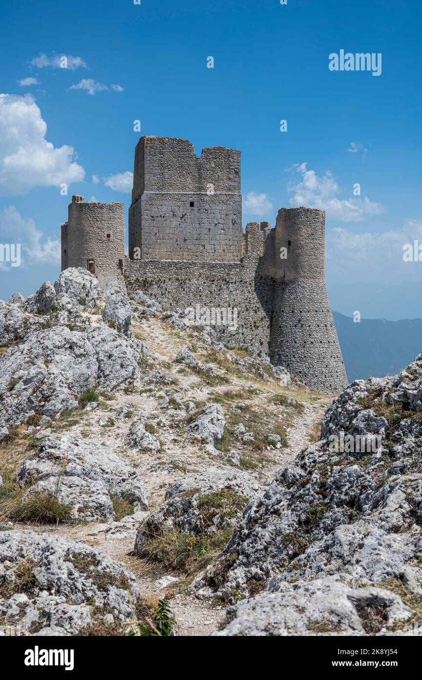 the beautiful castle of Rocca Calascio and where the film Ladyhawke was ...