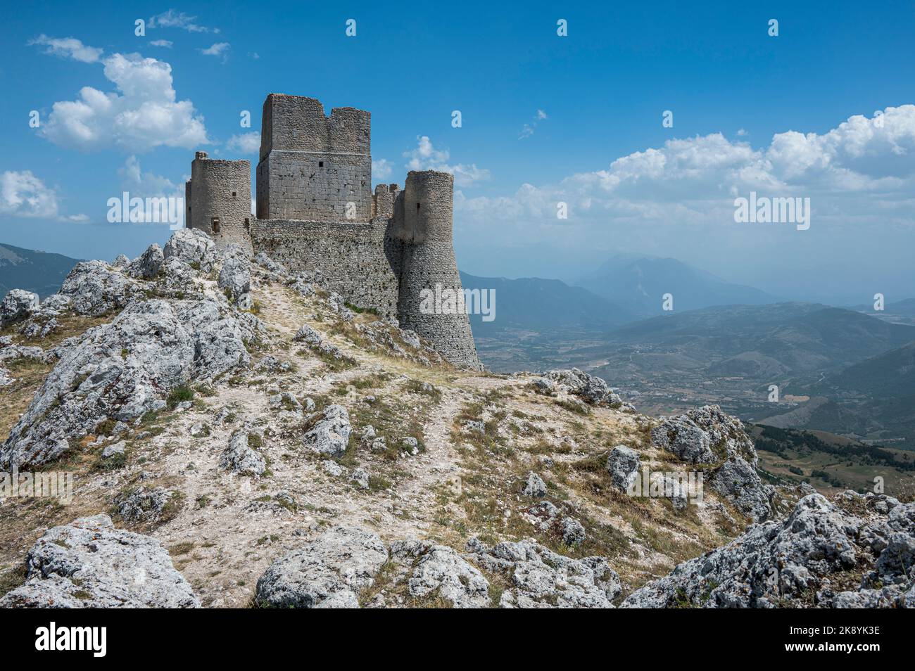 the beautiful castle of Rocca Calascio and where the film Ladyhawke was ...